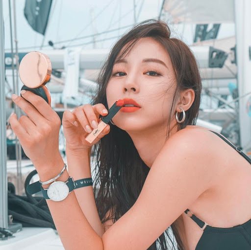 룩북모델 - PLAYBOARD