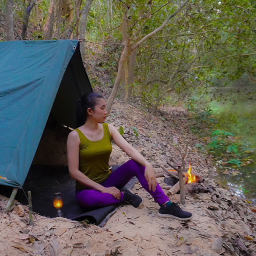 bushcraft girl - PLAYBOARD